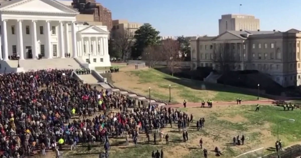 Thousands of gun rights activists rally in Virginia