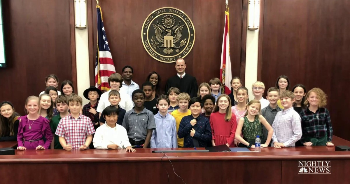 Teacher becomes U.S. citizen with students by her side