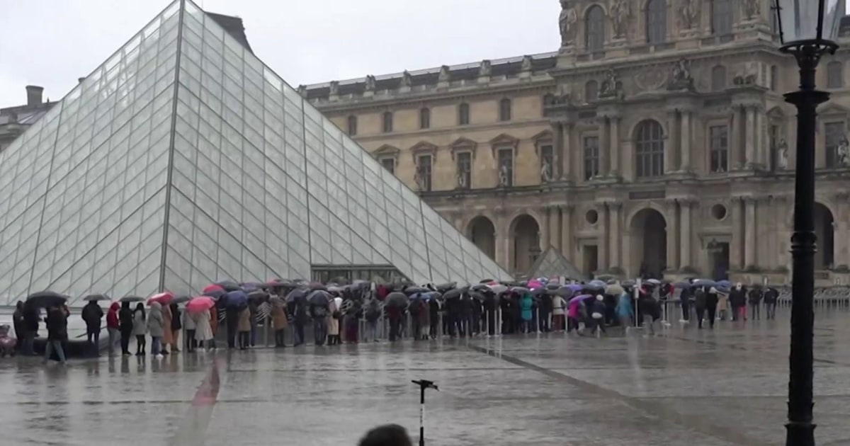 Louvre museum closed as global coronavirus fears grow
