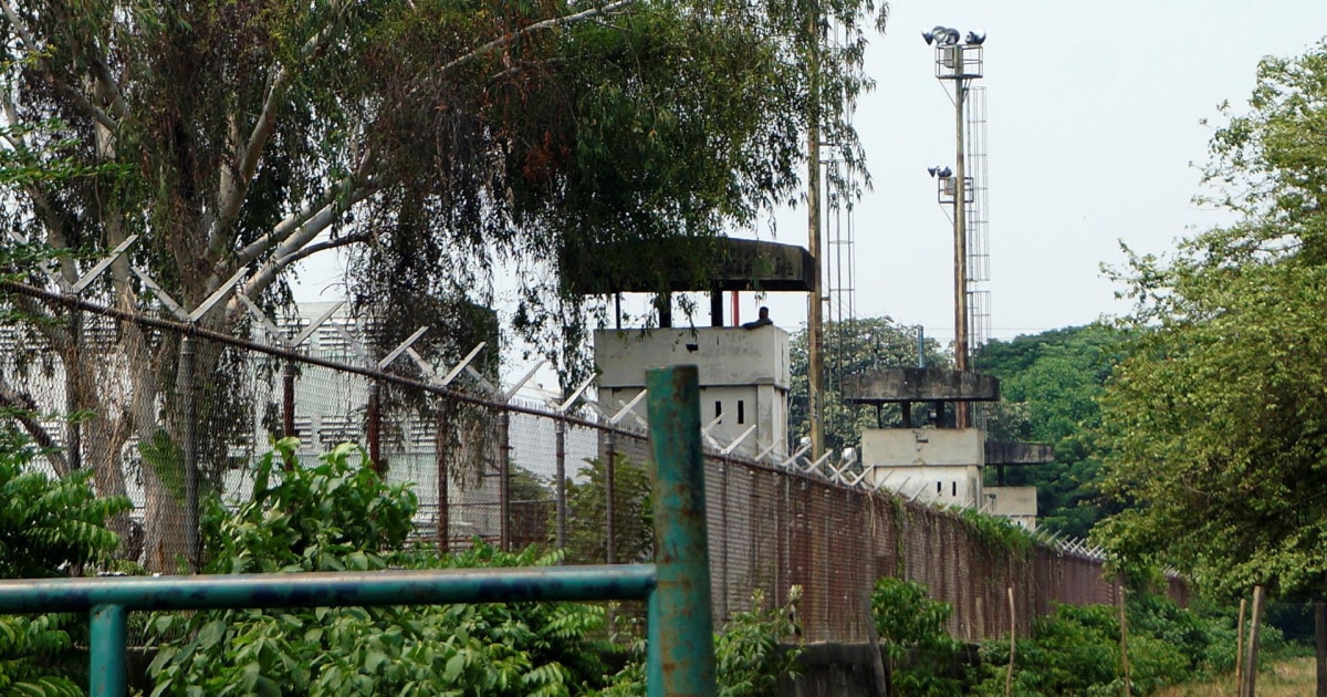 Venezuela prison deaths: Relatives search for answers