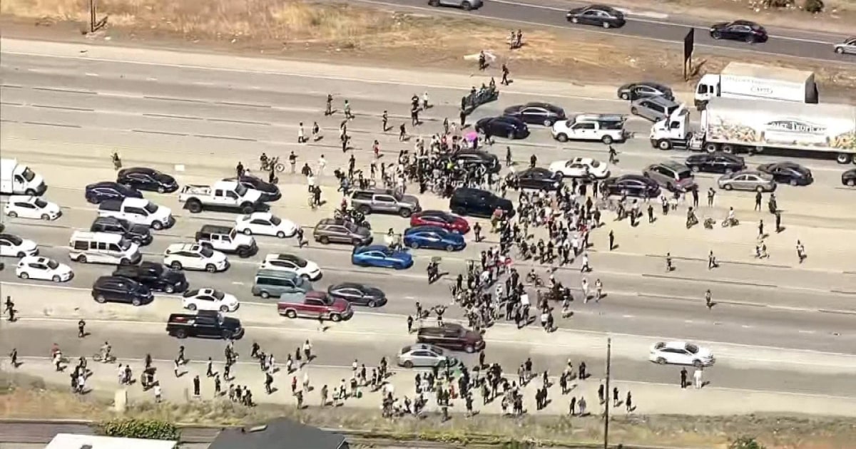 San Jose protesters block highway