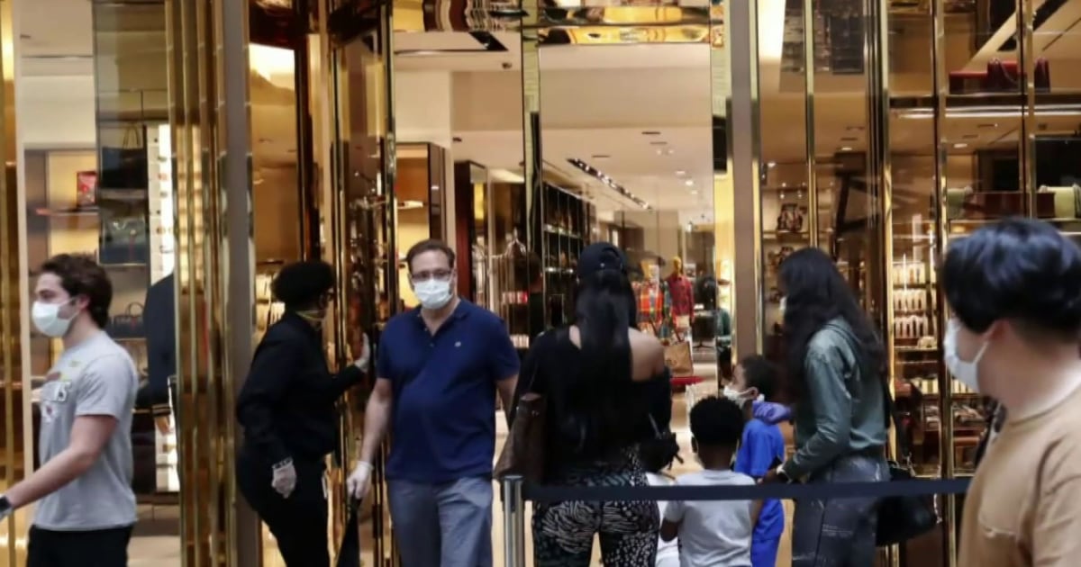 Coronavirus: As malls reopen, some stores remain closed