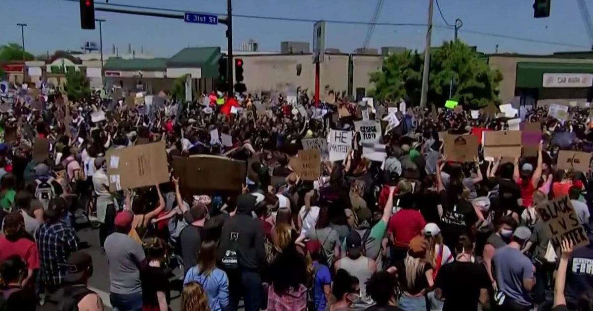 Minnesota governor fully mobilizes National Guard amid escalating protests