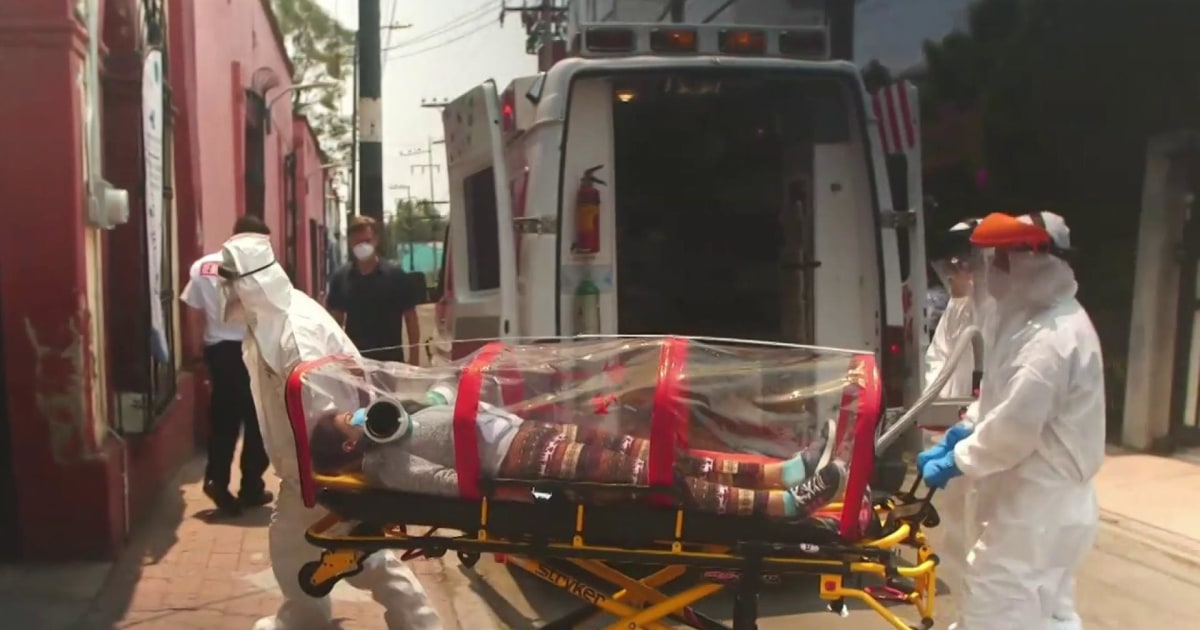 Mexico City paramedics overwhelmed with coronavirus calls, full hospitals