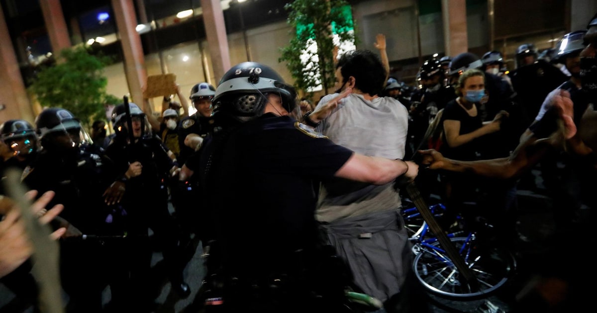 Police in riot gear clash with protesters defying curfew in Brooklyn