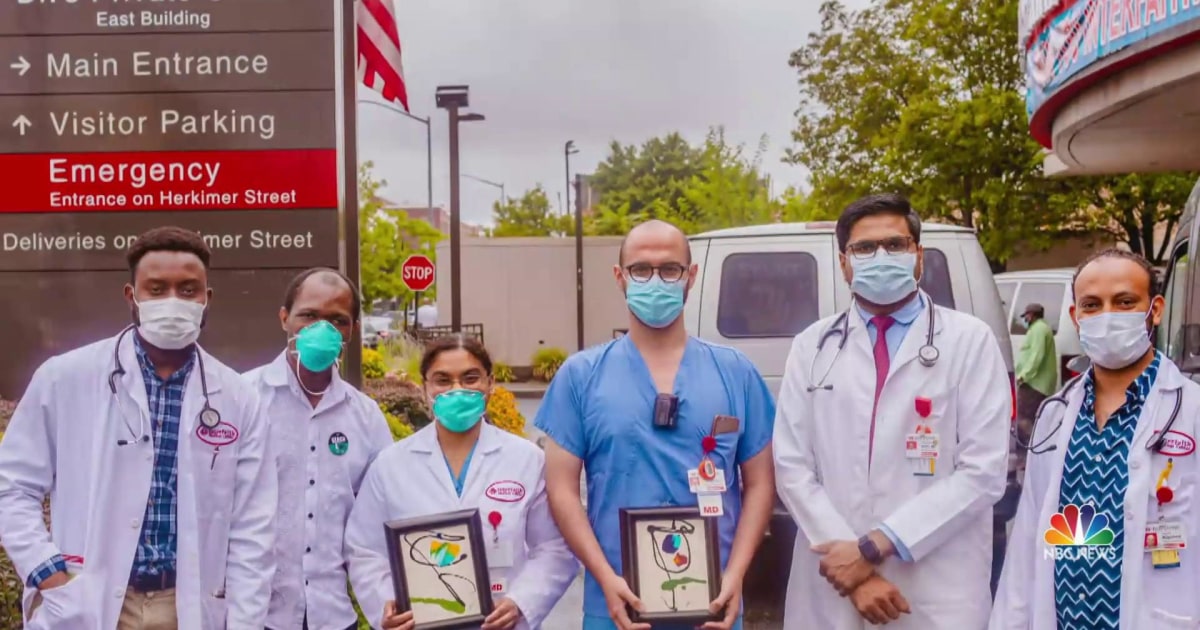 Artist donates 1,800 paintings to hospital staff on coronavirus front lines