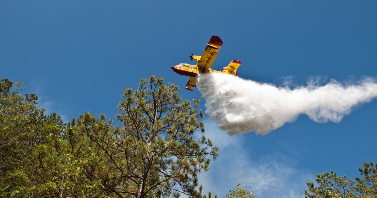 Firefighters battle flames in Italy as temperatures soar threatening ...
