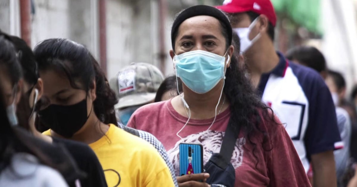 Jobless claims slip below 1M for first time since onset of pandemic