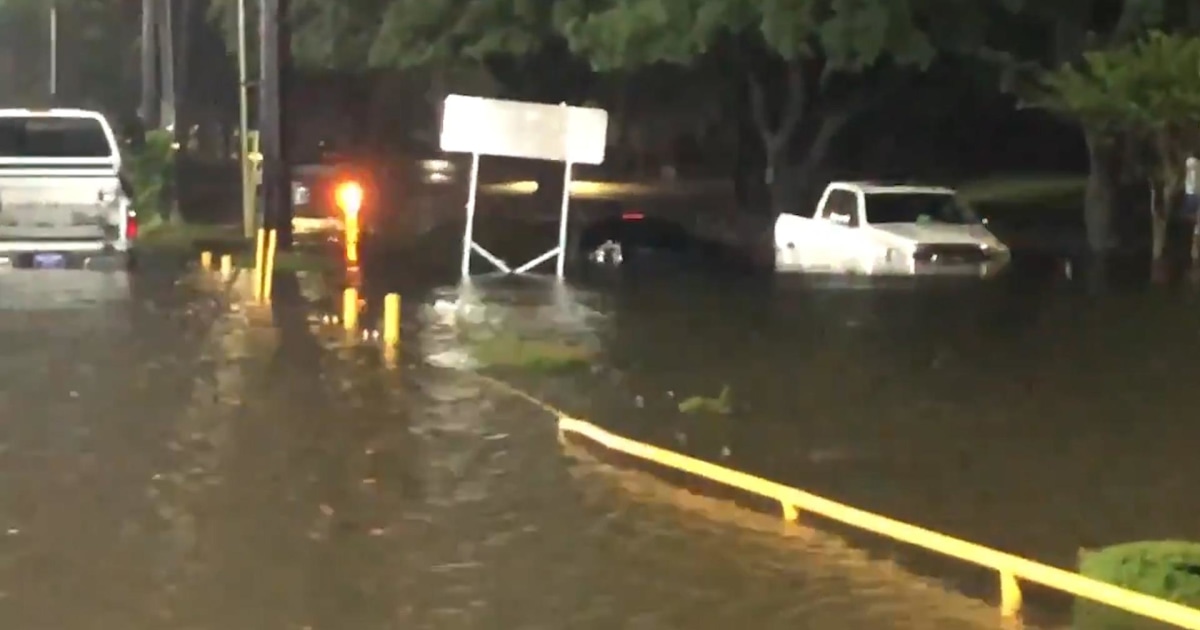 Streets flood in Houston as Tropical Storm Beta makes landfall
