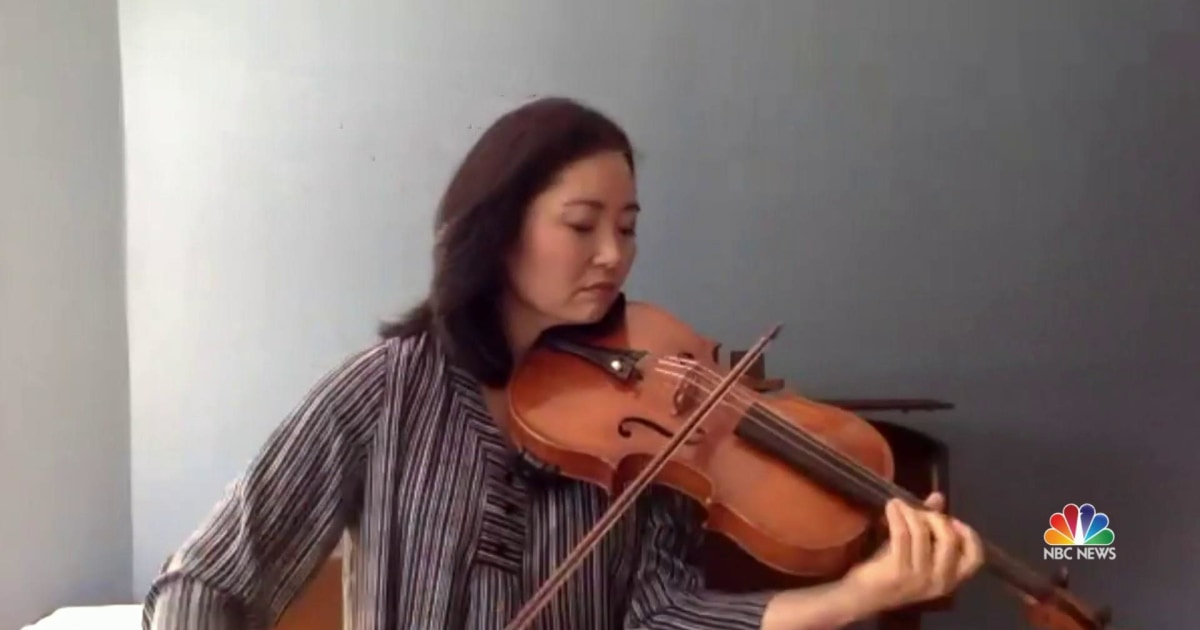 Viola player shares gift of music with Chicago hospital patients