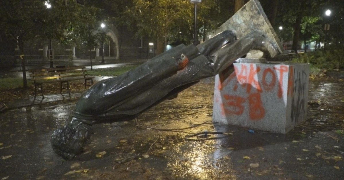 Protesters topple statues of Abraham Lincoln, Theodore Roosevelt in ...