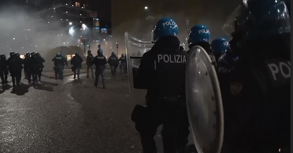 Italian police clash with demonstrators protesting country's new Covid ...