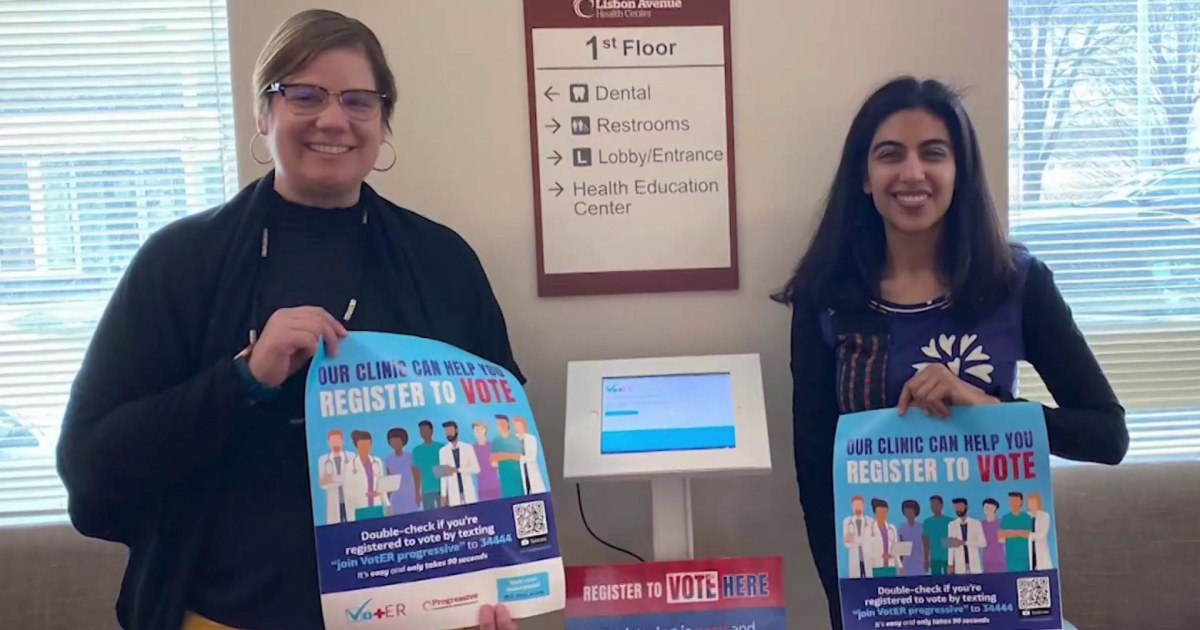 Doctors help patients register to vote