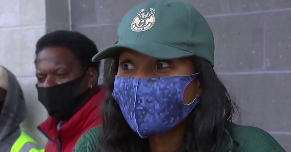 Early voting begins in Wisconsin