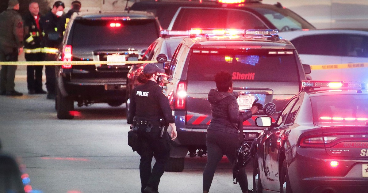 Police respond to shooting at Wisconsin mall