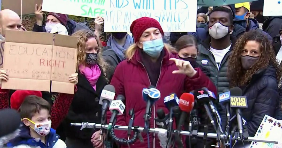 New York City teachers, parents rally at city hall against school shutdown
