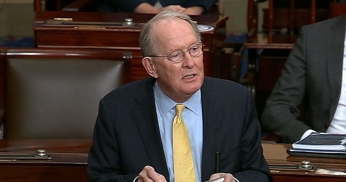 Sen. Lamar Alexander’s farewell address met with cheers on Senate floor