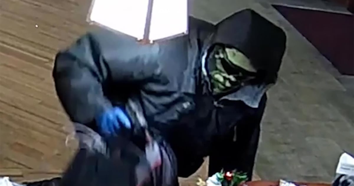 FBI releases videos of serial bank robber 'Too Tall Bandit'