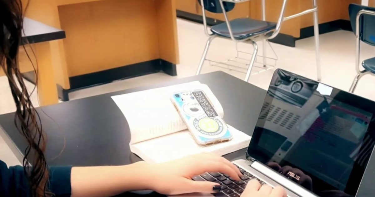 Students struggling with workload and stress amid pandemic