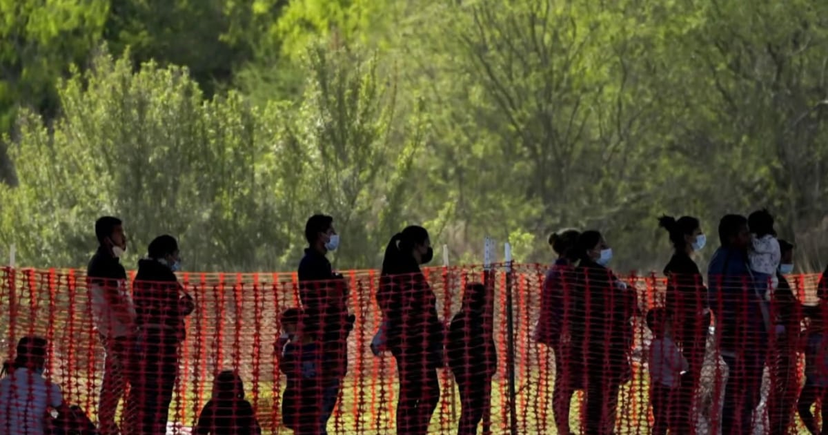 Republican, Democratic lawmakers hold dueling visits to the border