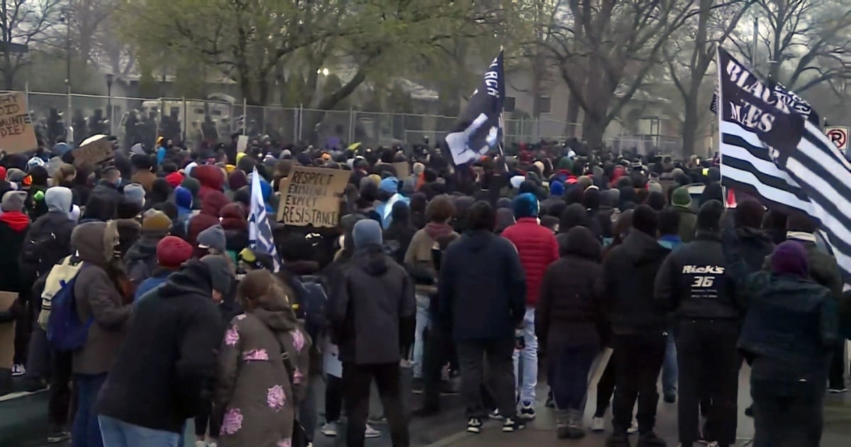 Protesters gather for third night after shooting death of Daunte Wright