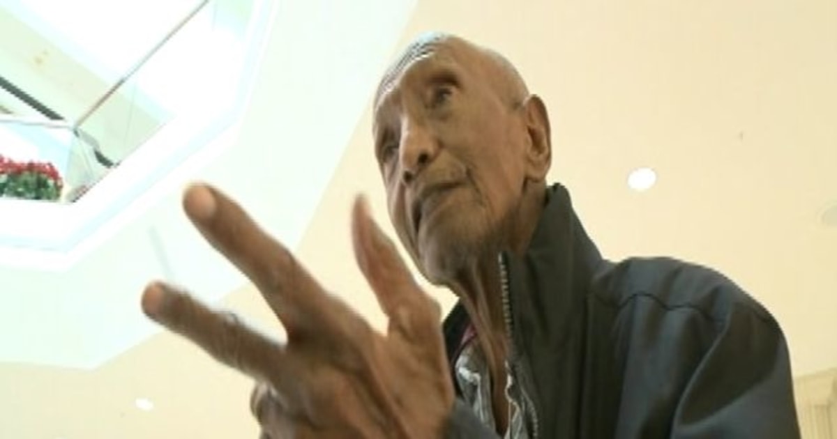 103-year-old man walks through mall every day for 2 hours