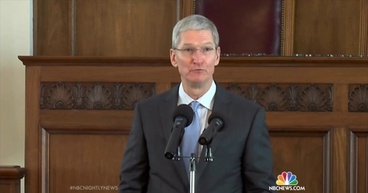 Apple’s Tim Cook Is First Fortune 500 to Come Out as Gay