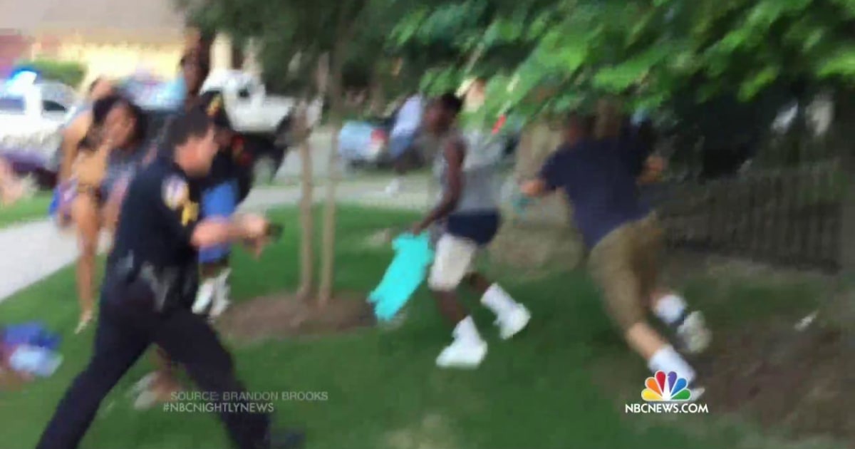 Texas Cop Caught on Video Pulling Gun on Crowd Put on Leave