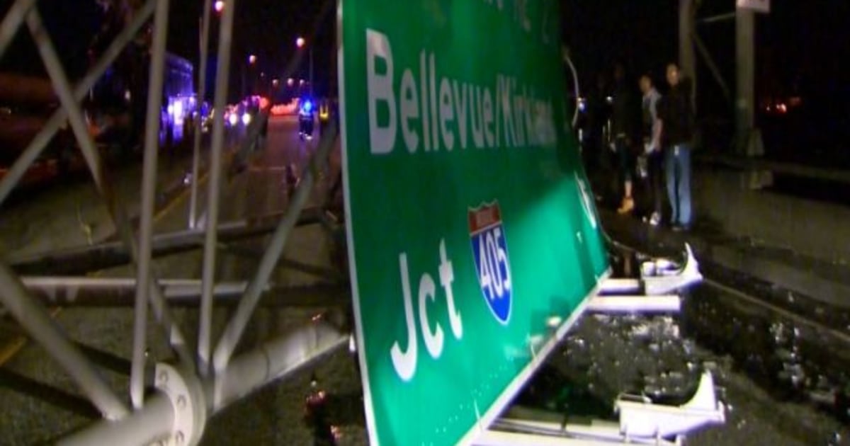 Highway Sign Nearly Hits Bus