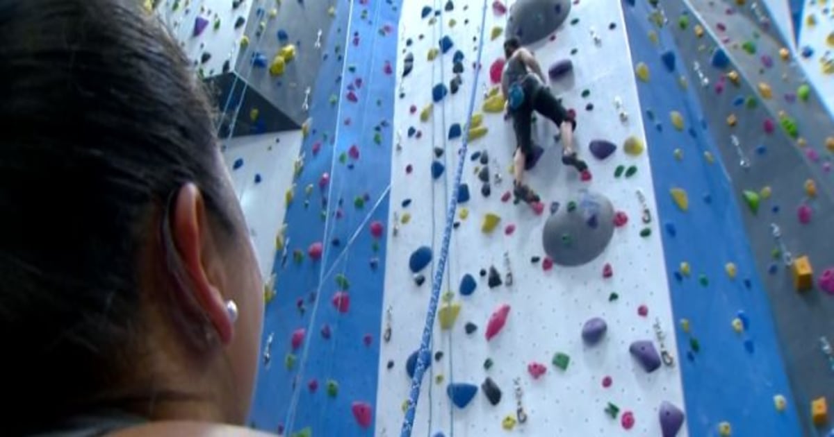 No Limits For One-Handed Climber