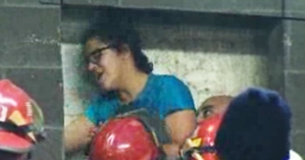 Rescuers free woman trapped between walls