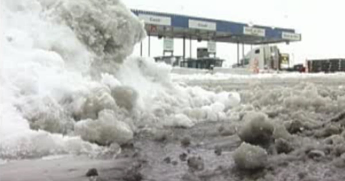 Snowstorm 'overwhelms' Wichita