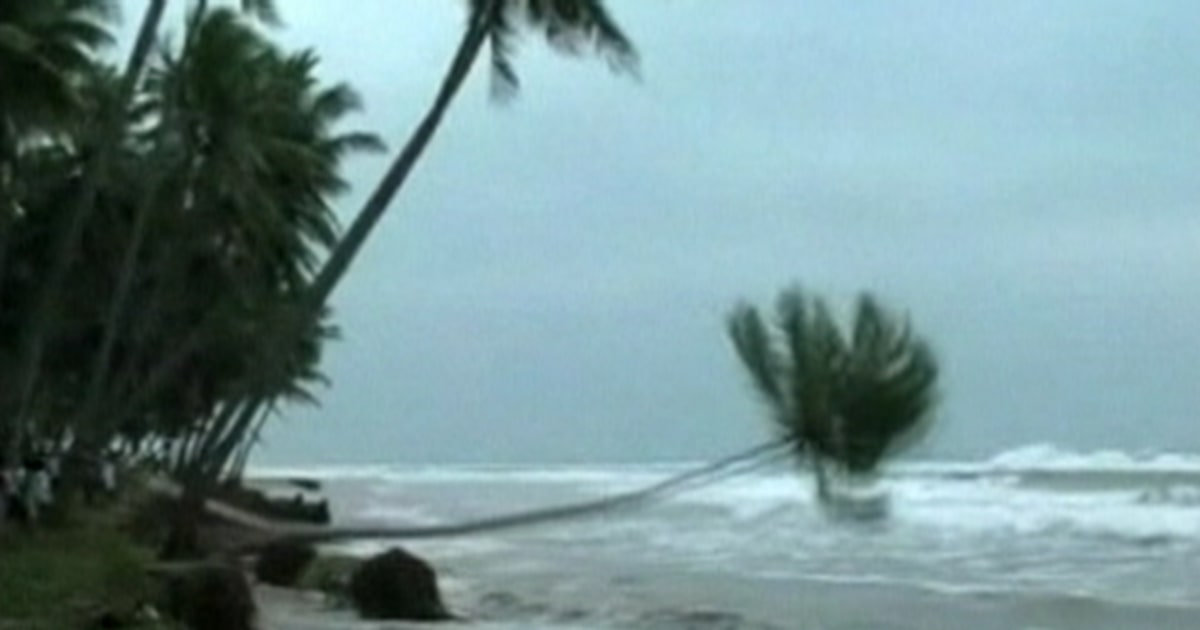 11 killed as cyclone hits India