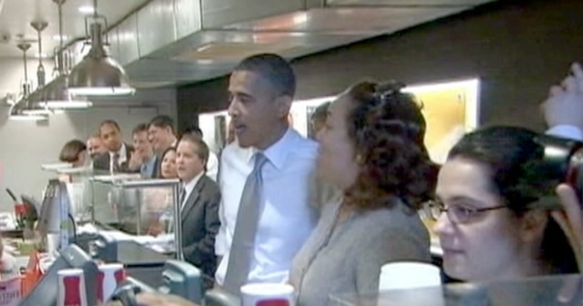 Obama treats staff to burgers in D.C.