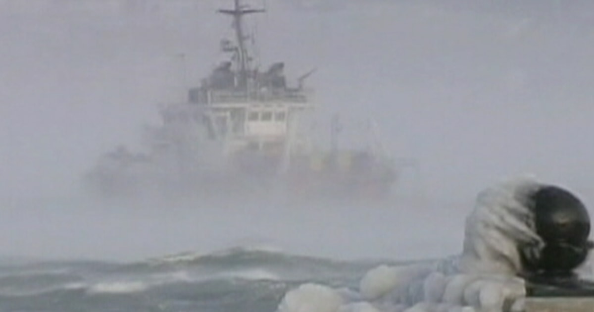 Harsh storm pounds Russian port