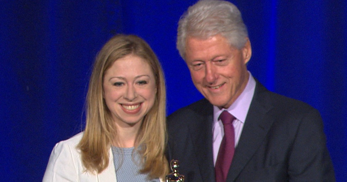 Chelsea Clinton toasts dad at Father of the Year awards