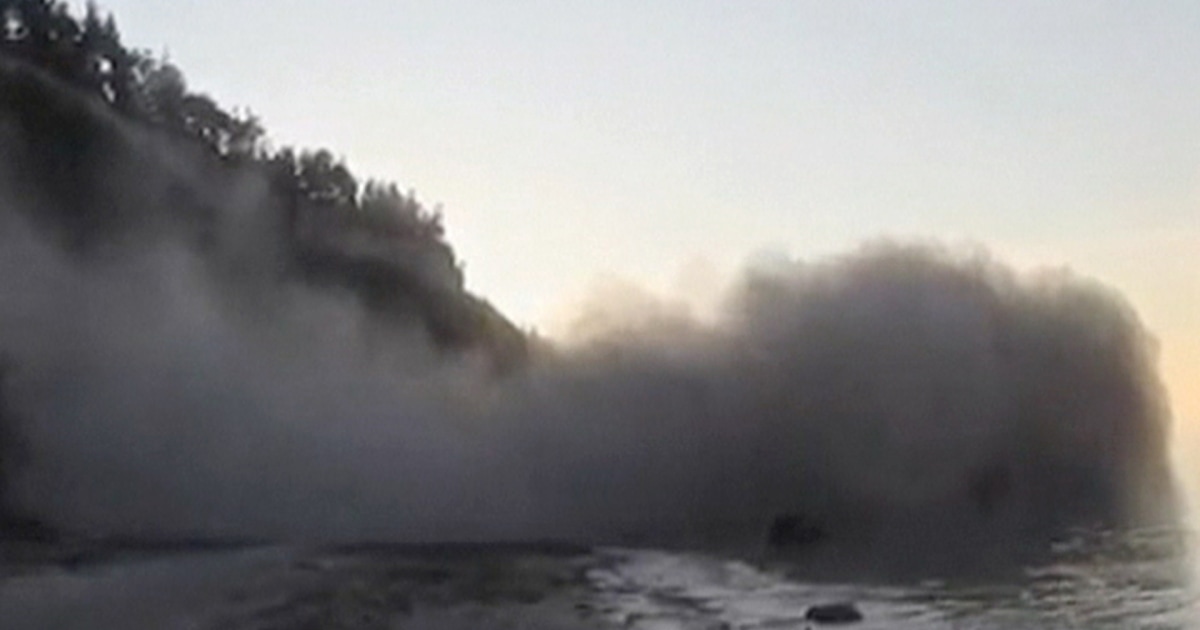 Cliff collapse caught on camera in Wash. state