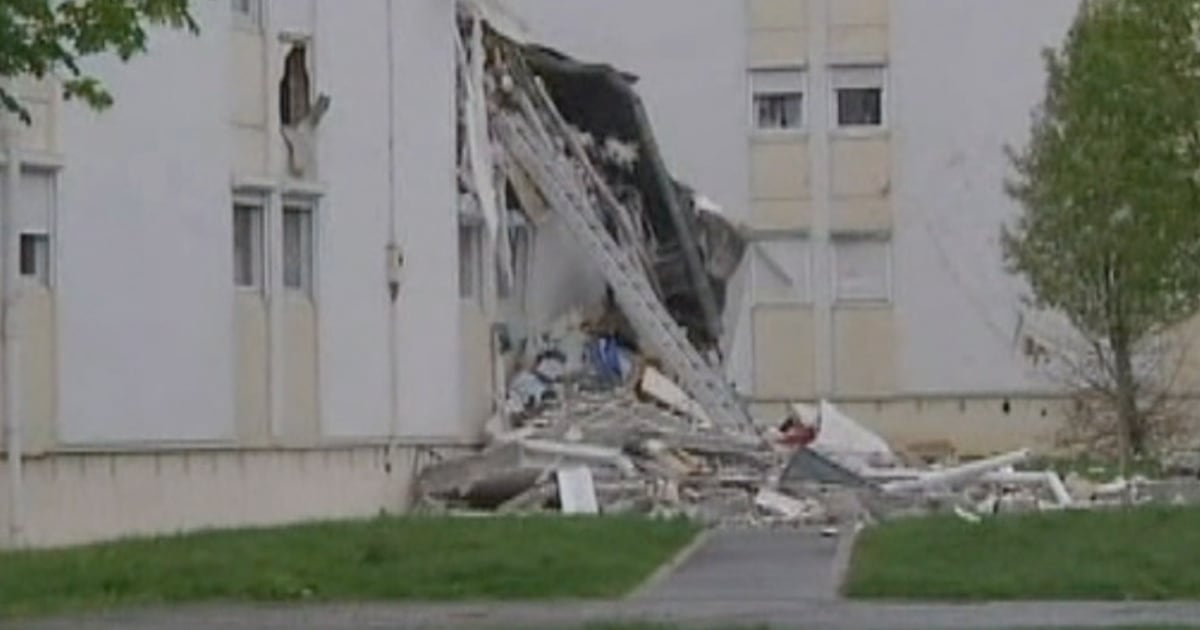 Building collapse turns deadly in France