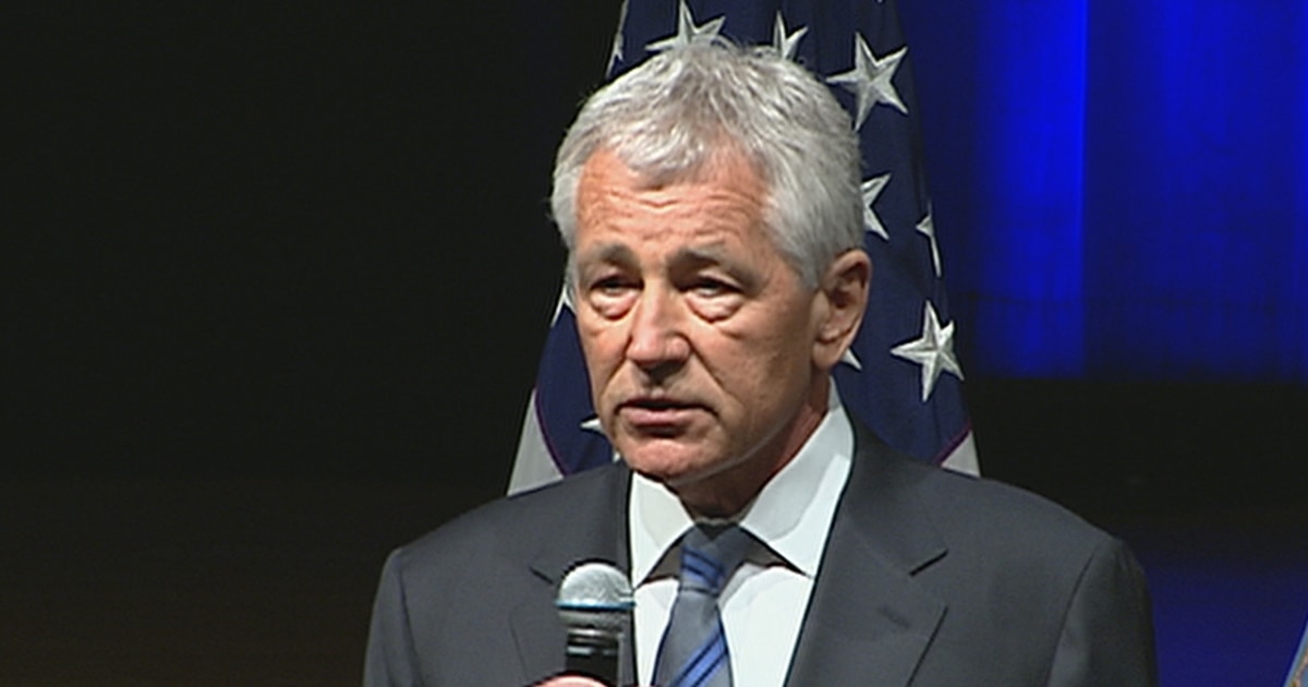 Hagel makes initial address to staff