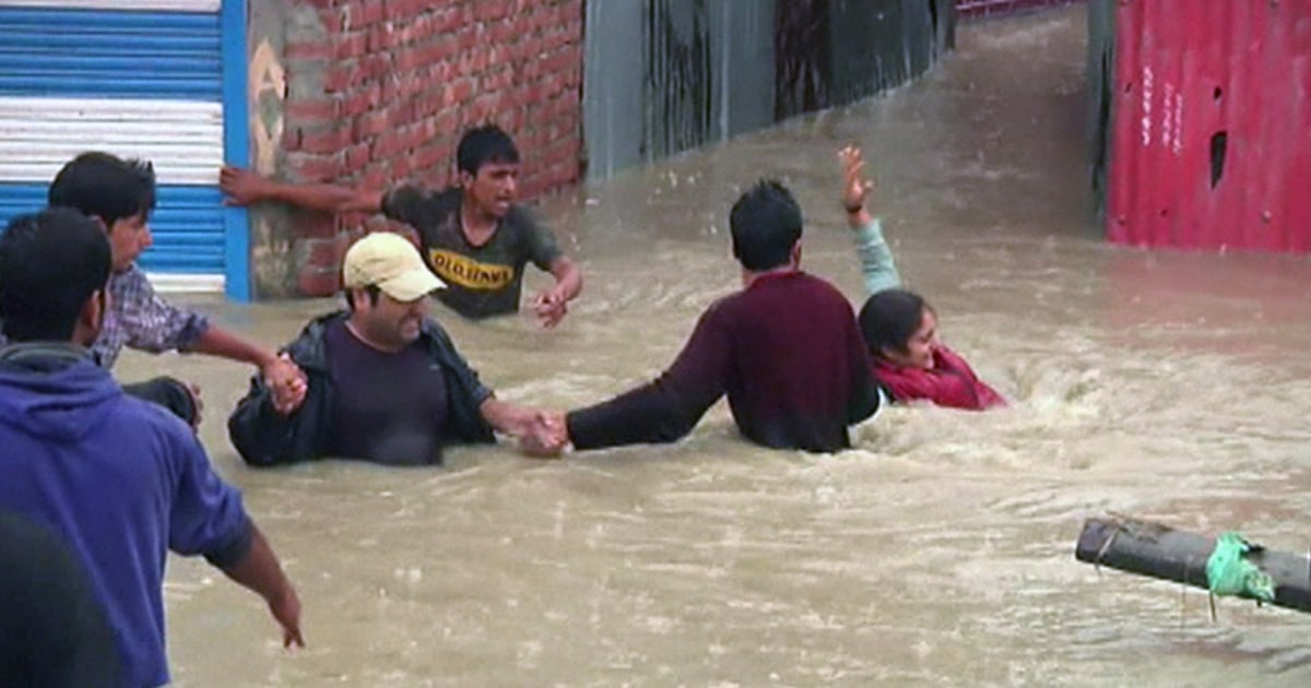 Residents Struggle to Escape Deadly Flooding in India