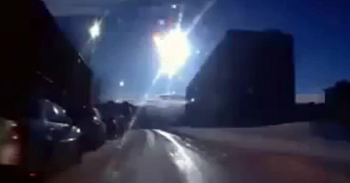 Dashcam Captures Meteor Over Russia