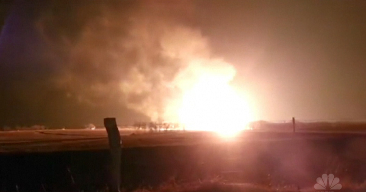 Fireball shoots into Mo. sky after pipeline explodes