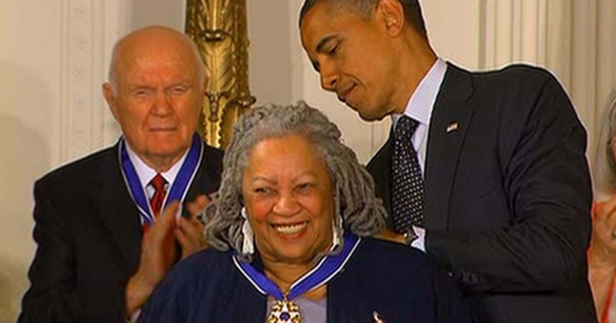 Obama honors Dylan, Morrison, 11 others