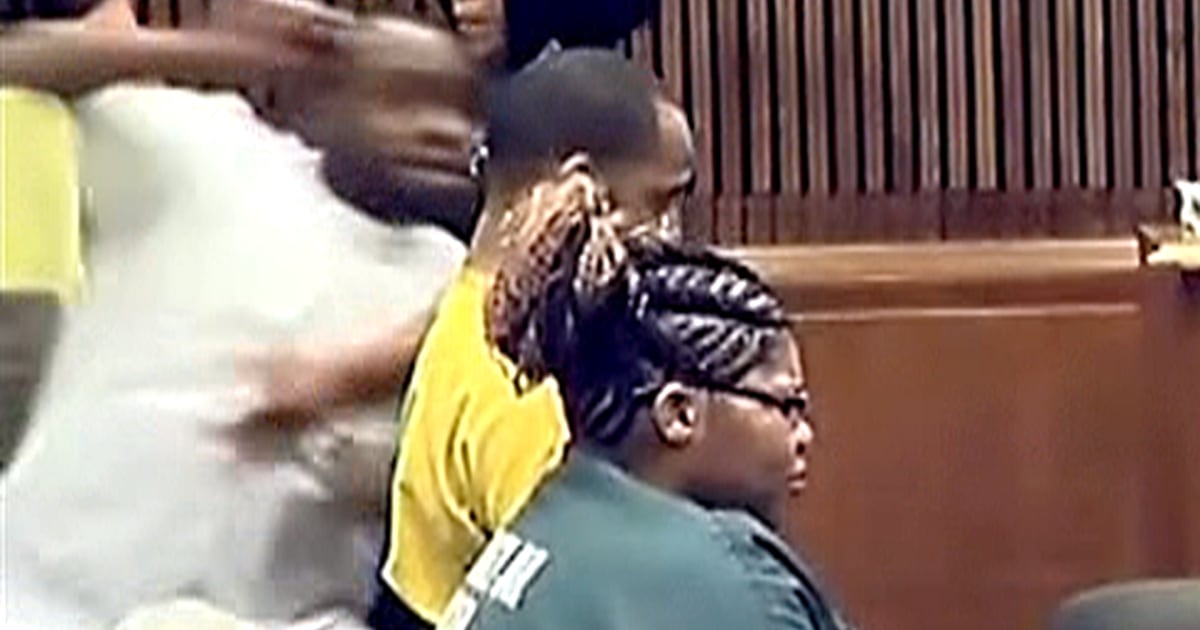 Watch a Brawl Breakout in a Detroit courtroom