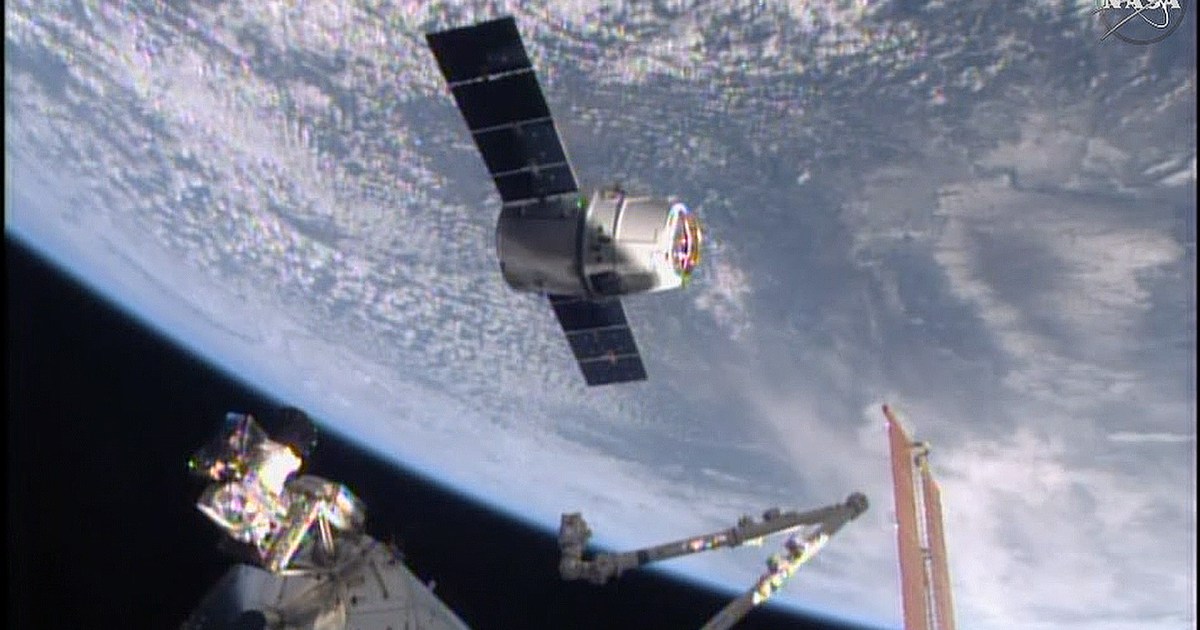 ISS Successfully captures SpaceX Dragon Cargo Craft