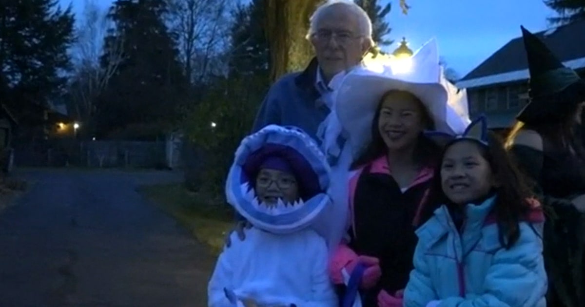 Bernie Sanders Goes Trick-or-Treating