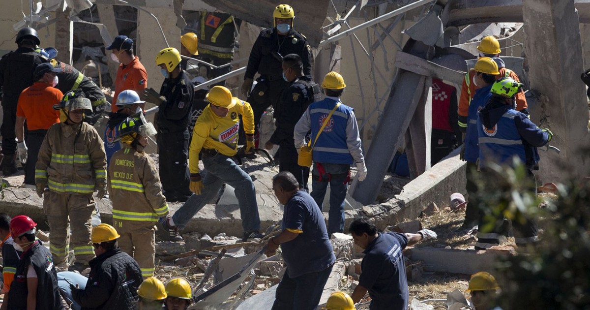 Rescuers Search Hospital Rubble in Mexico