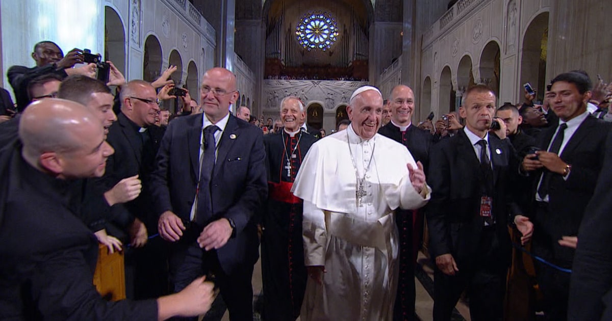 Pope Francis Arrives To Roaring Crowd at Canonization Ceremony