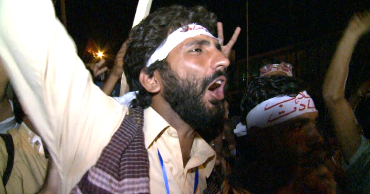Police and Protesters Clash in Islamabad, Pakistan