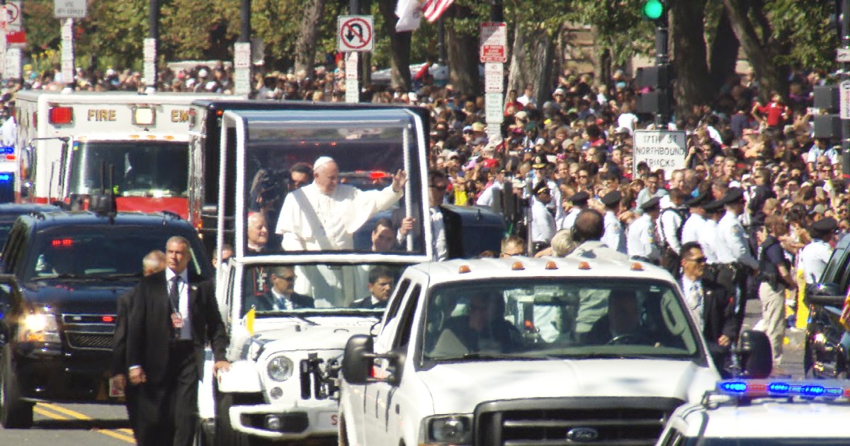 Thousands Cheer Pope Francis During a Parade in Washington